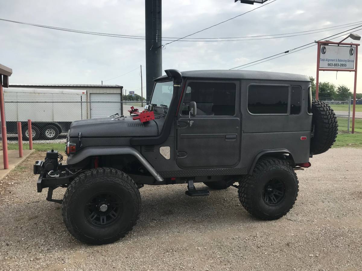 1977 Toyota Land Cruiser FJ40, V8, 36" tires - BuiltRigs
