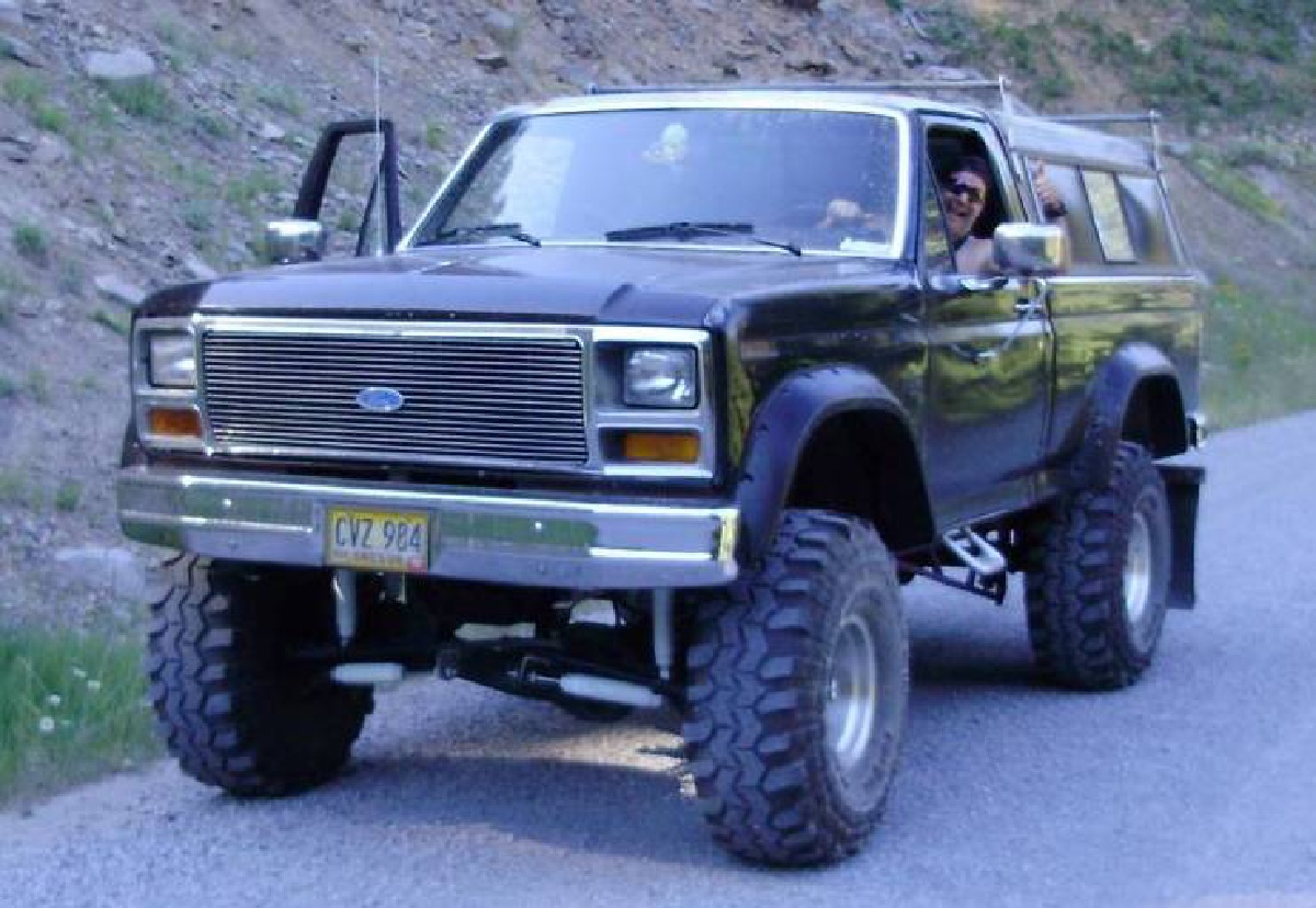 1983 Ford F-150 XLT Pickup - BuiltRigs