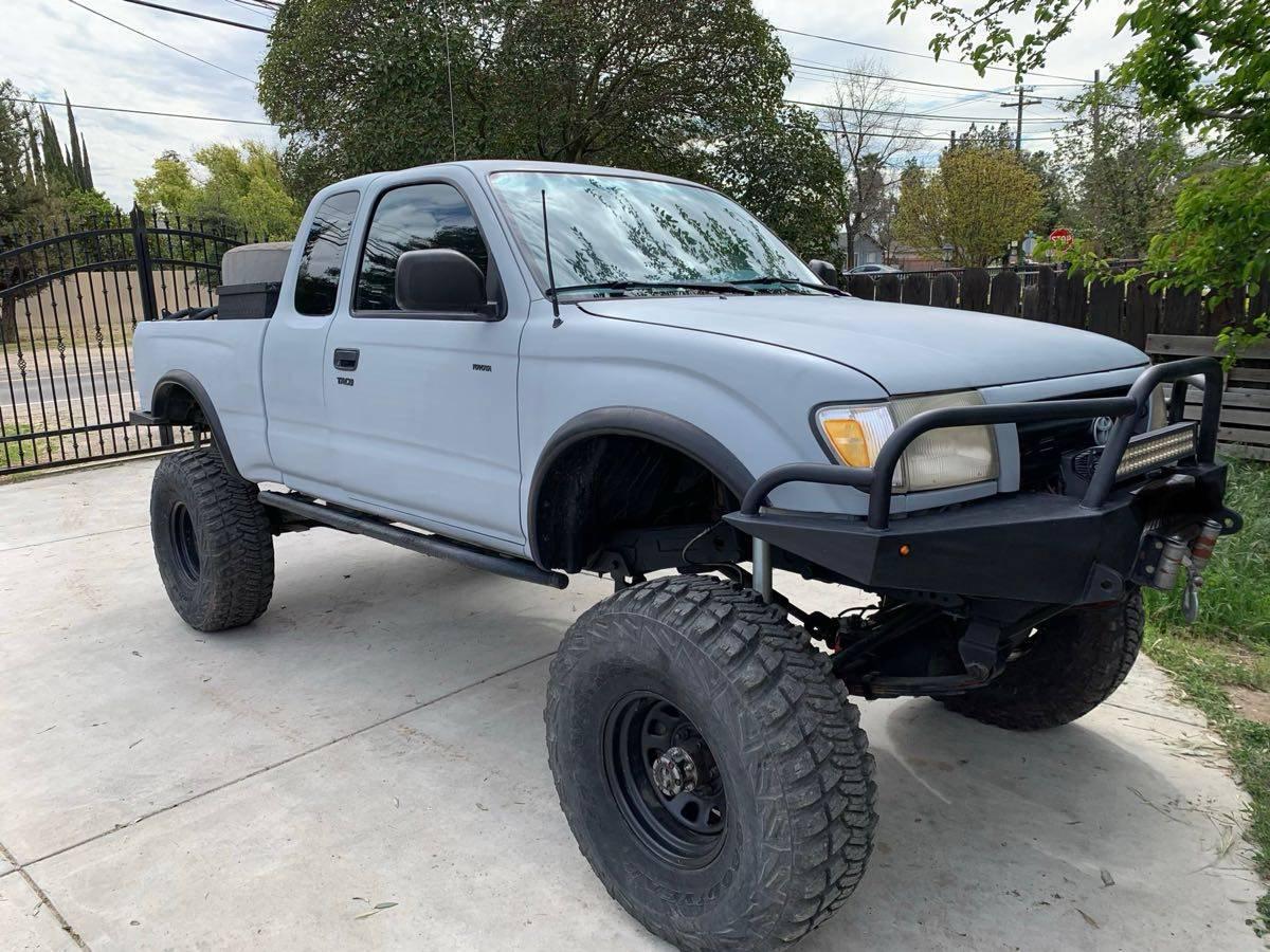 2000 Toyota Tacoma, SAS, dual cases, e-lockers - BuiltRigs